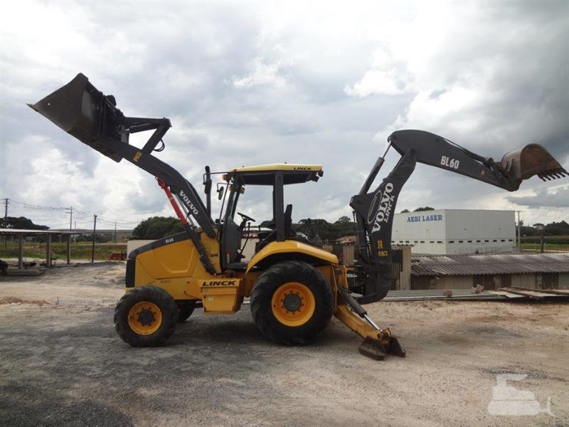 Escapamento Retroescavadeira Volvo Bl 60 - Zach