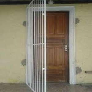 Grade De Ferro Para Porta - Portões Universal