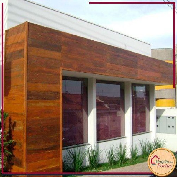 Fachada de Varanda de Madeira - Soluções Industriais