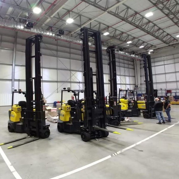 EMPILHADEIRAS TRILATERAL - Solucões Industriais