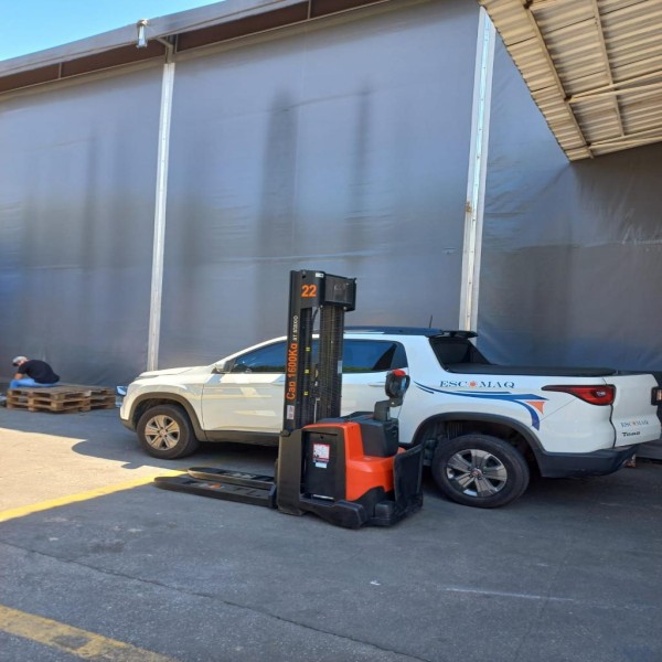 EMPILHADEIRAS TRILATERAL - Solucões Industriais