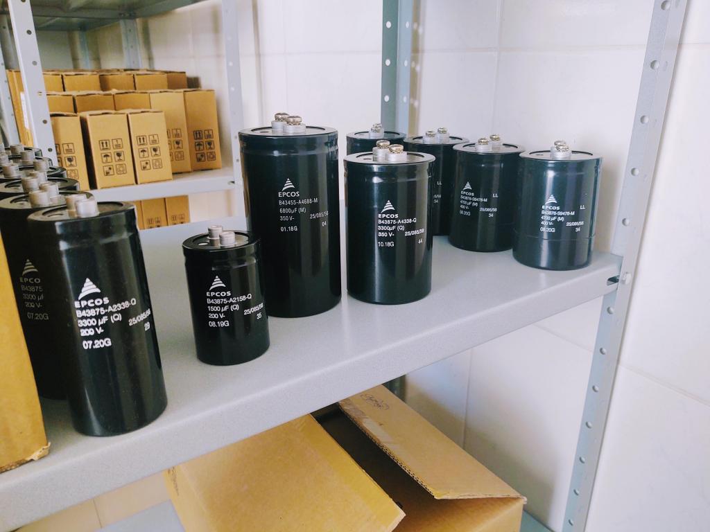 CAPACITOR DE POLIÉSTER - Solucões Industriais