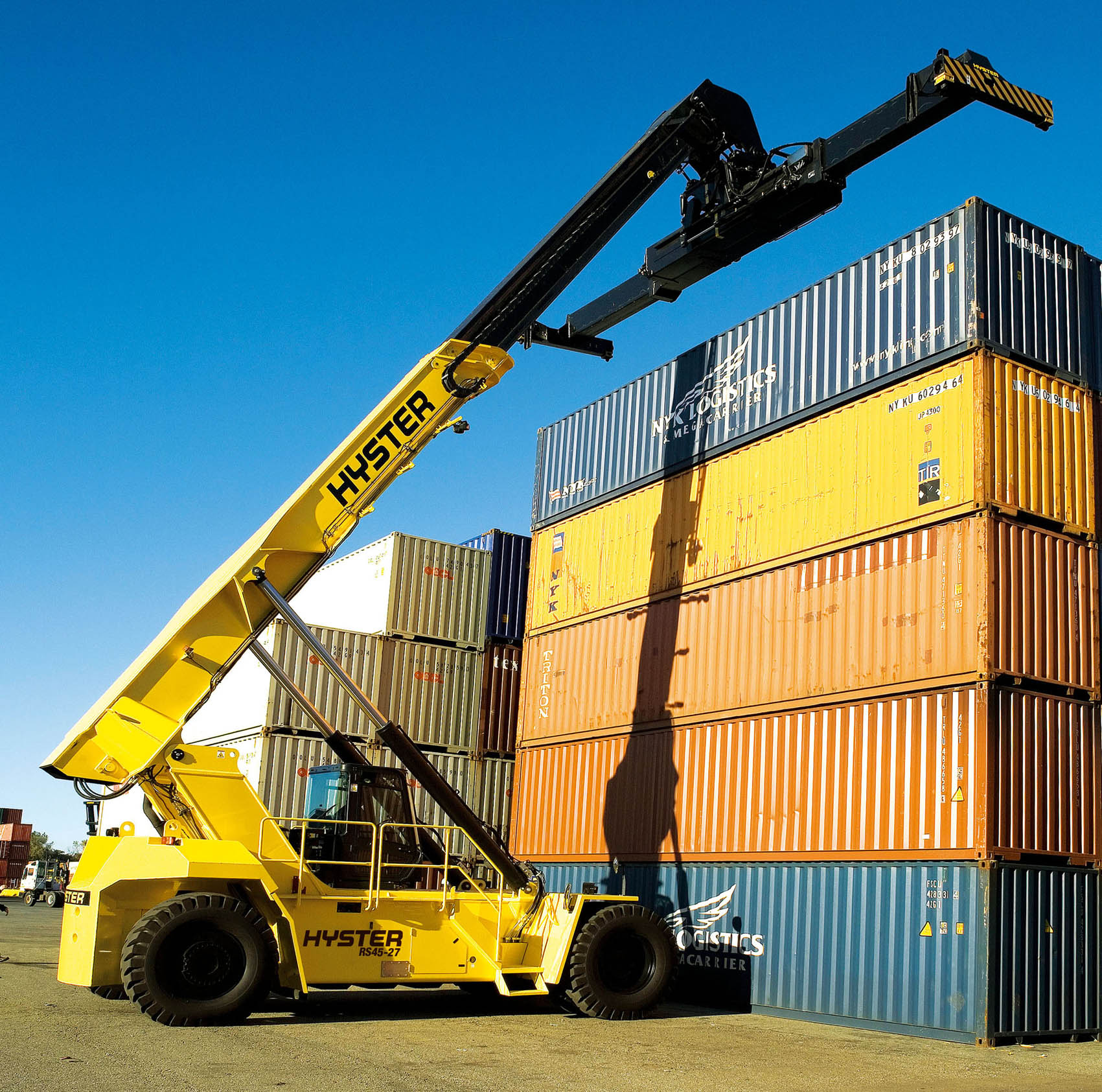 Empilhadeira Para Contêineres Cheios Hyster - NACCO Materials Handling ...